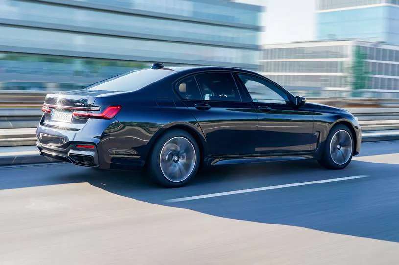 2022 BMW 7 Series M760i xDrive Sedan 0-60 Times, Top Speed, Specs ...