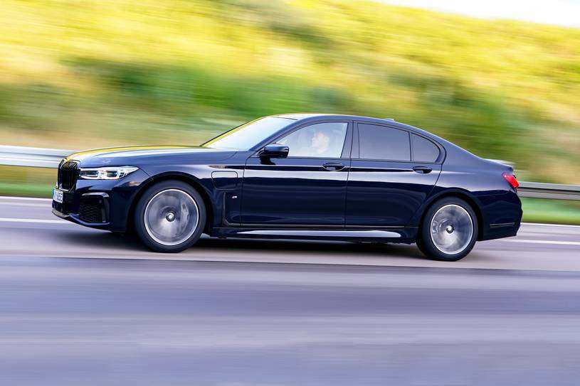 2022 BMW 7 Series M760i xDrive Sedan 0-60 Times, Top Speed, Specs ...